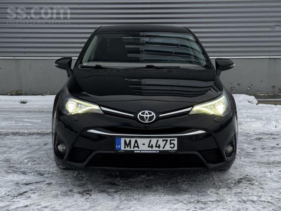 Black Toyota Avensis 2019 in Riga, with an engine capacity of 1.80 L and mileage of 150 thousand km for 13900 €, photo 8 on AUTOMOTO.COM.LV