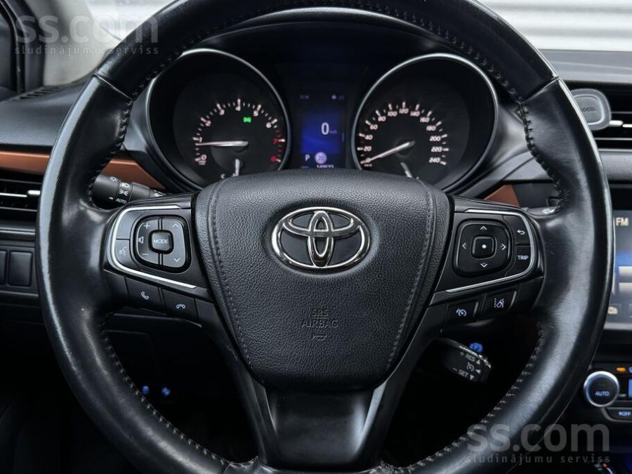 Black Toyota Avensis 2019 in Riga, with an engine capacity of 1.80 L and mileage of 150 thousand km for 13900 €, photo 13 on AUTOMOTO.COM.LV