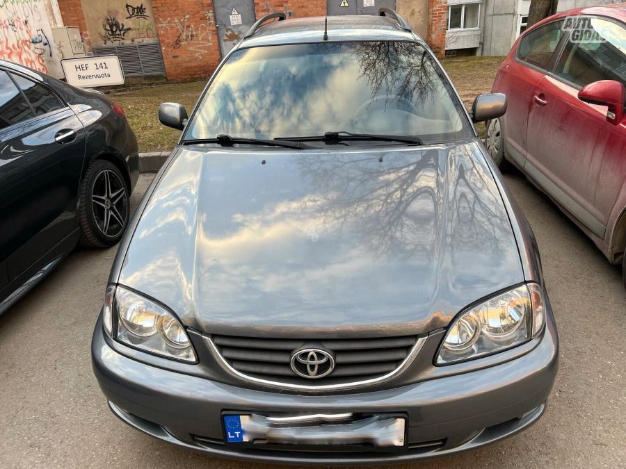 Black Toyota Avensis 2001 in Vilnius, with an engine capacity of 1.80 L and mileage of 200 thousand km for 1690 €, photo 3 on AUTOMOTO.COM.LV