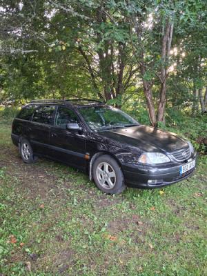 Черный Тойота Авенсис 2001 в Вильянди, объемом двигателя 2.00 л и пробегом 327 тыс. км за 1300 €, фото 5 на AUTOMOTO.COM.LV