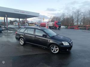 Black Toyota Avensis 2003 in Mazeikiai, with an engine capacity of 2.00 L and mileage of 378 thousand km for 1500 €, photo  on AUTOMOTO.COM.LV