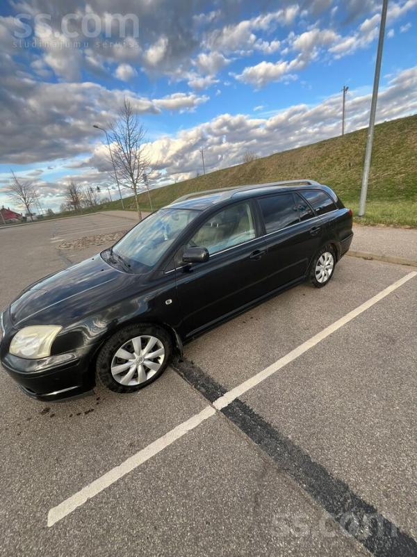 Melns Toyota Avensis 2003 Daugavpils, ar dzinēja tilpumu 2.40 L un nobraukumu 293 tūkst. km par 1300 €, foto 2 vietnē AUTOMOTO.COM.LV