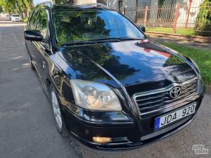 Melns Toyota Avensis 2003 Alīta, ar dzinēja tilpumu 2.00 L un nobraukumu 315 tūkst. km par 2250 €, foto  vietnē AUTOMOTO.COM.LV