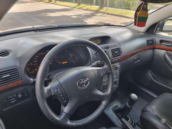 Black Toyota Avensis 2003 in Alytus, with an engine capacity of 2.00 L and mileage of 315 thousand km for 2250 €, photo 9 on AUTOMOTO.COM.LV