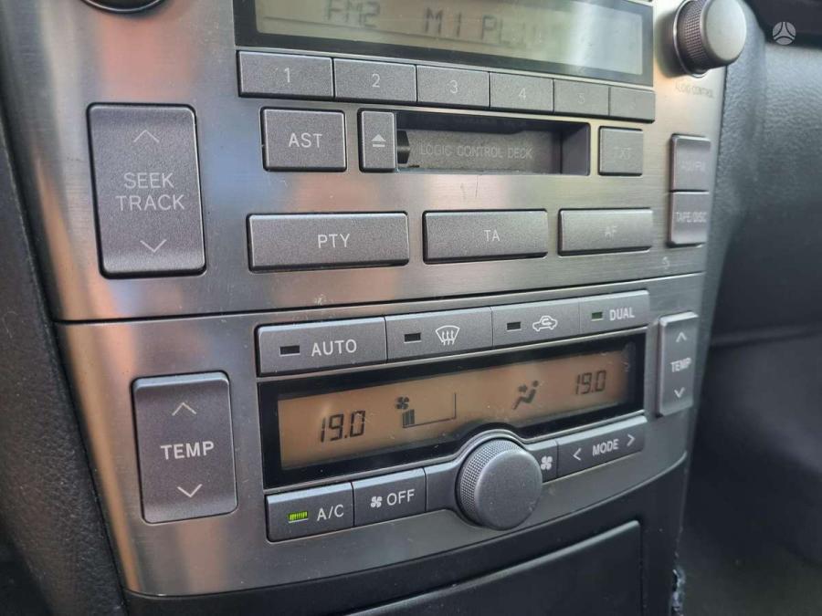 Black Toyota Avensis 2003 in Alytus, with an engine capacity of 2.00 L and mileage of 315 thousand km for 2250 €, photo 12 on AUTOMOTO.COM.LV