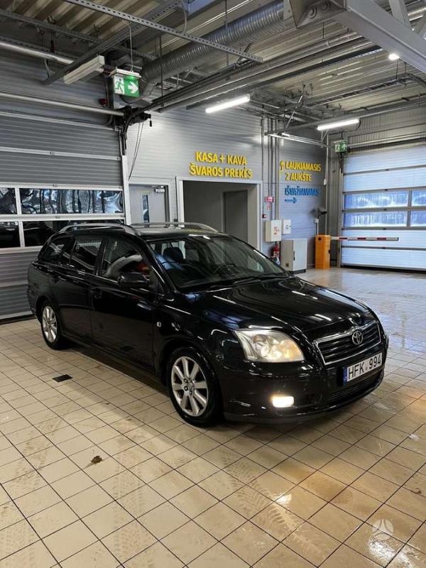 Black Toyota Avensis 2004 in Vilnius, with an engine capacity of 1.79 L and mileage of 395 thousand km for 1650 €, photo 2 on AUTOMOTO.COM.LV