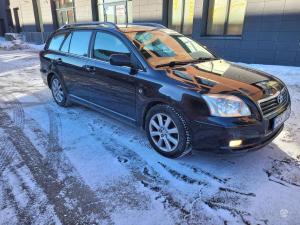 Melns Toyota Avensis 2004 Viļņa, ar dzinēja tilpumu 1.79 L un nobraukumu 390 tūkst. km par 1950 €, foto  vietnē AUTOMOTO.COM.LV