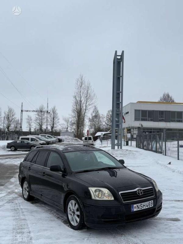 Melns Toyota Avensis 2004 Viļņa, ar dzinēja tilpumu 2.00 L un nobraukumu 350 tūkst. km par 999 €, foto 1 vietnē AUTOMOTO.COM.LV