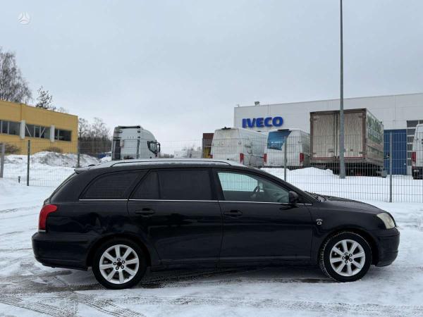 Melns Toyota Avensis 2004 Viļņa, ar dzinēja tilpumu 2.00 L un nobraukumu 350 tūkst. km par 999 €, foto 4 vietnē AUTOMOTO.COM.LV
