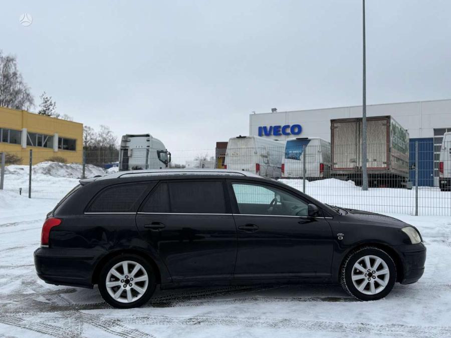 Melns Toyota Avensis 2004 Viļņa, ar dzinēja tilpumu 2.00 L un nobraukumu 350 tūkst. km par 999 €, foto 4 vietnē AUTOMOTO.COM.LV