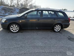 Black Toyota Avensis 2004 in Vilnius, with an engine capacity of 2.00 L and mileage of 207 thousand km for 1750 €, photo 2 on AUTOMOTO.COM.LV