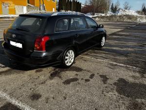 Black Toyota Avensis 2004 in Vilnius, with an engine capacity of 2.00 L and mileage of 207 thousand km for 1750 €, photo 5 on AUTOMOTO.COM.LV
