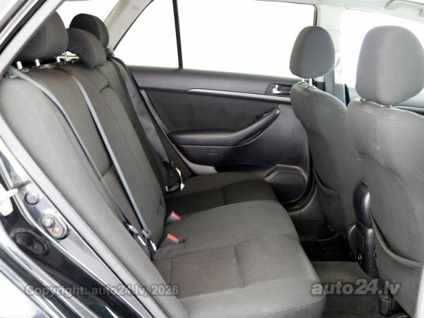 Melns Toyota Avensis 2004 Tallina, ar dzinēja tilpumu 2.00 L un nobraukumu 286 tūkst. km par 1399 €, foto 7 vietnē AUTOMOTO.COM.LV