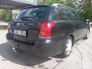 Black Toyota Avensis 2004 in Vilnius, with an engine capacity of 2.00 L and mileage of 315 thousand km for 1600 €, photo 8 on AUTOMOTO.COM.LV