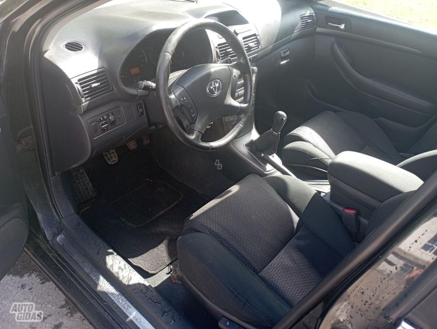 Black Toyota Avensis 2004 in Vilnius, with an engine capacity of 2.00 L and mileage of 315 thousand km for 1600 €, photo 14 on AUTOMOTO.COM.LV