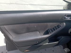 Black Toyota Avensis 2004 in Vilnius, with an engine capacity of 2.00 L and mileage of 315 thousand km for 1600 €, photo 17 on AUTOMOTO.COM.LV