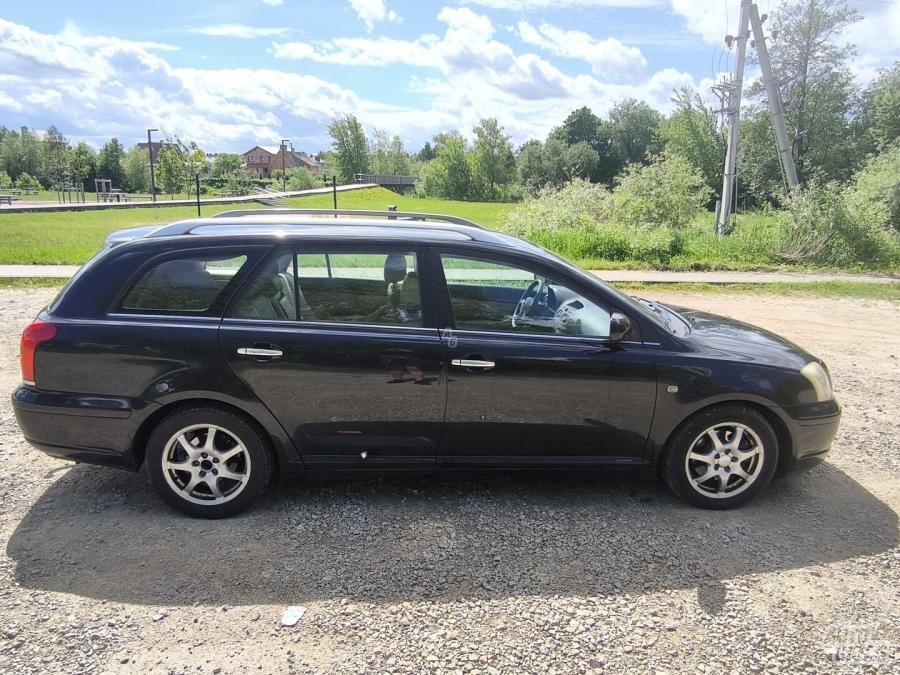 Black Toyota Avensis 2004 in Panevezys, with an engine capacity of 2.00 L and mileage of 220 thousand km for 1600 €, photo 9 on AUTOMOTO.COM.LV