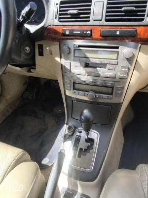 Black Toyota Avensis 2004 in Panevezys, with an engine capacity of 2.00 L and mileage of 220 thousand km for 1600 €, photo 17 on AUTOMOTO.COM.LV