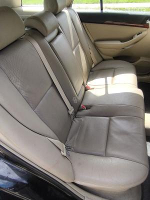 Black Toyota Avensis 2004 in Panevezys, with an engine capacity of 2.00 L and mileage of 220 thousand km for 1600 €, photo 18 on AUTOMOTO.COM.LV