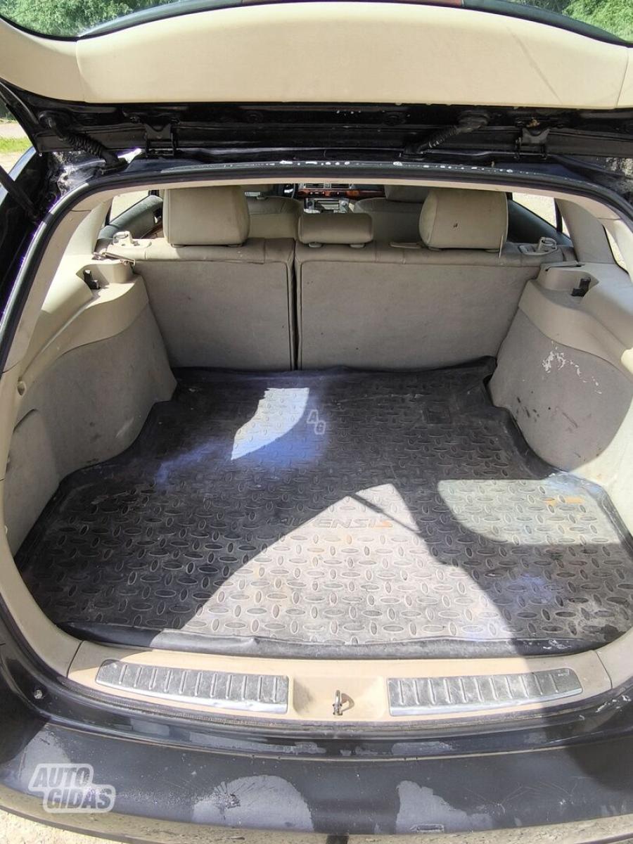 Black Toyota Avensis 2004 in Panevezys, with an engine capacity of 2.00 L and mileage of 220 thousand km for 1600 €, photo 21 on AUTOMOTO.COM.LV