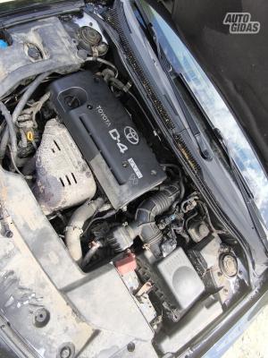 Black Toyota Avensis 2004 in Panevezys, with an engine capacity of 2.00 L and mileage of 220 thousand km for 1600 €, photo 22 on AUTOMOTO.COM.LV