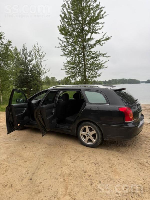 Black Toyota Avensis 2004 in Jekabpils, with an engine capacity of 1.80 L and mileage of 187 thousand km for 1750 €, photo 5 on AUTOMOTO.COM.LV