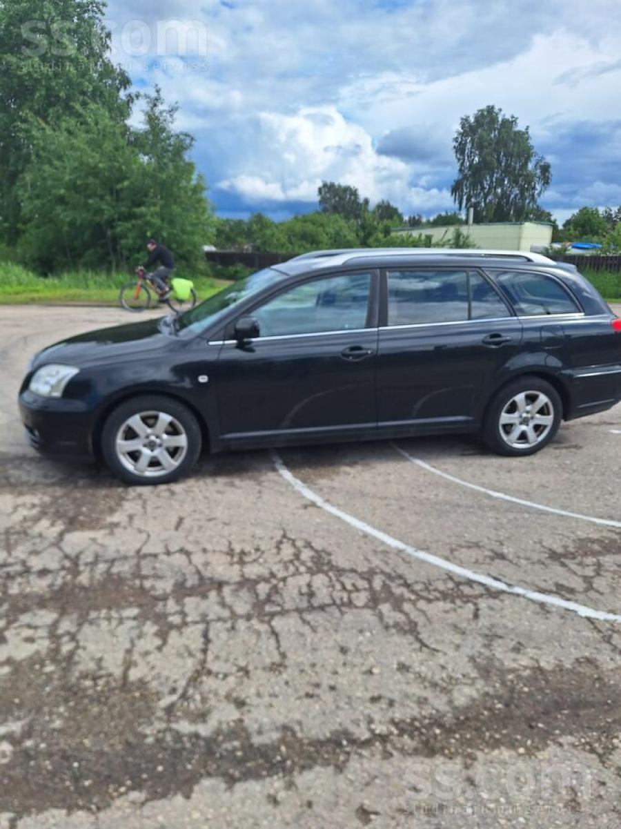Melns Toyota Avensis 2004 Rīga, ar dzinēja tilpumu 2.00 L un nobraukumu 273 tūkst. km par 1700 €, foto 3 vietnē AUTOMOTO.COM.LV