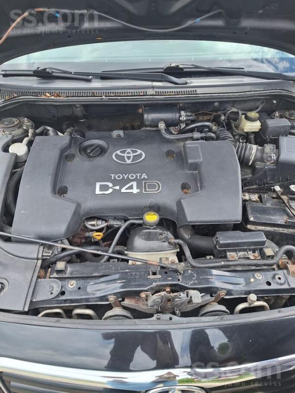 Melns Toyota Avensis 2004 Rīga, ar dzinēja tilpumu 2.00 L un nobraukumu 273 tūkst. km par 1700 €, foto 3 vietnē AUTOMOTO.COM.LV