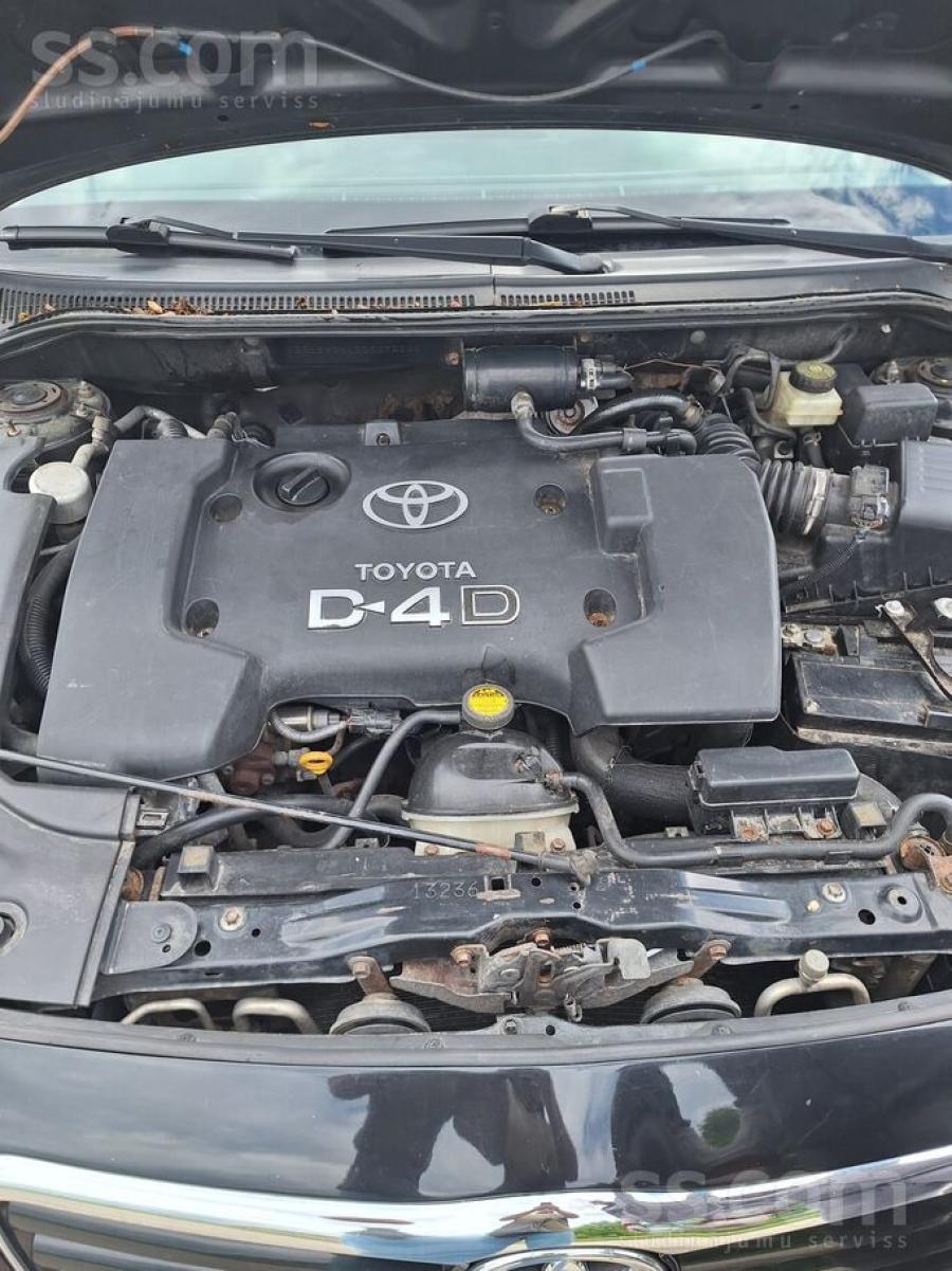Melns Toyota Avensis 2004 Rīga, ar dzinēja tilpumu 2.00 L un nobraukumu 273 tūkst. km par 1700 €, foto 4 vietnē AUTOMOTO.COM.LV