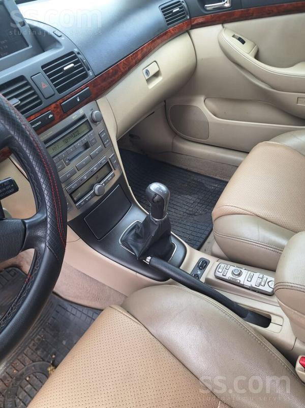 Melns Toyota Avensis 2004 Rīga, ar dzinēja tilpumu 2.00 L un nobraukumu 273 tūkst. km par 1700 €, foto 4 vietnē AUTOMOTO.COM.LV