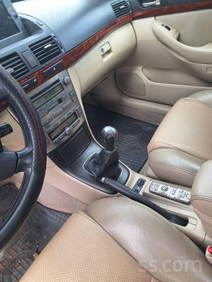 Melns Toyota Avensis 2004 Rīga, ar dzinēja tilpumu 2.00 L un nobraukumu 273 tūkst. km par 1700 €, foto 5 vietnē AUTOMOTO.COM.LV