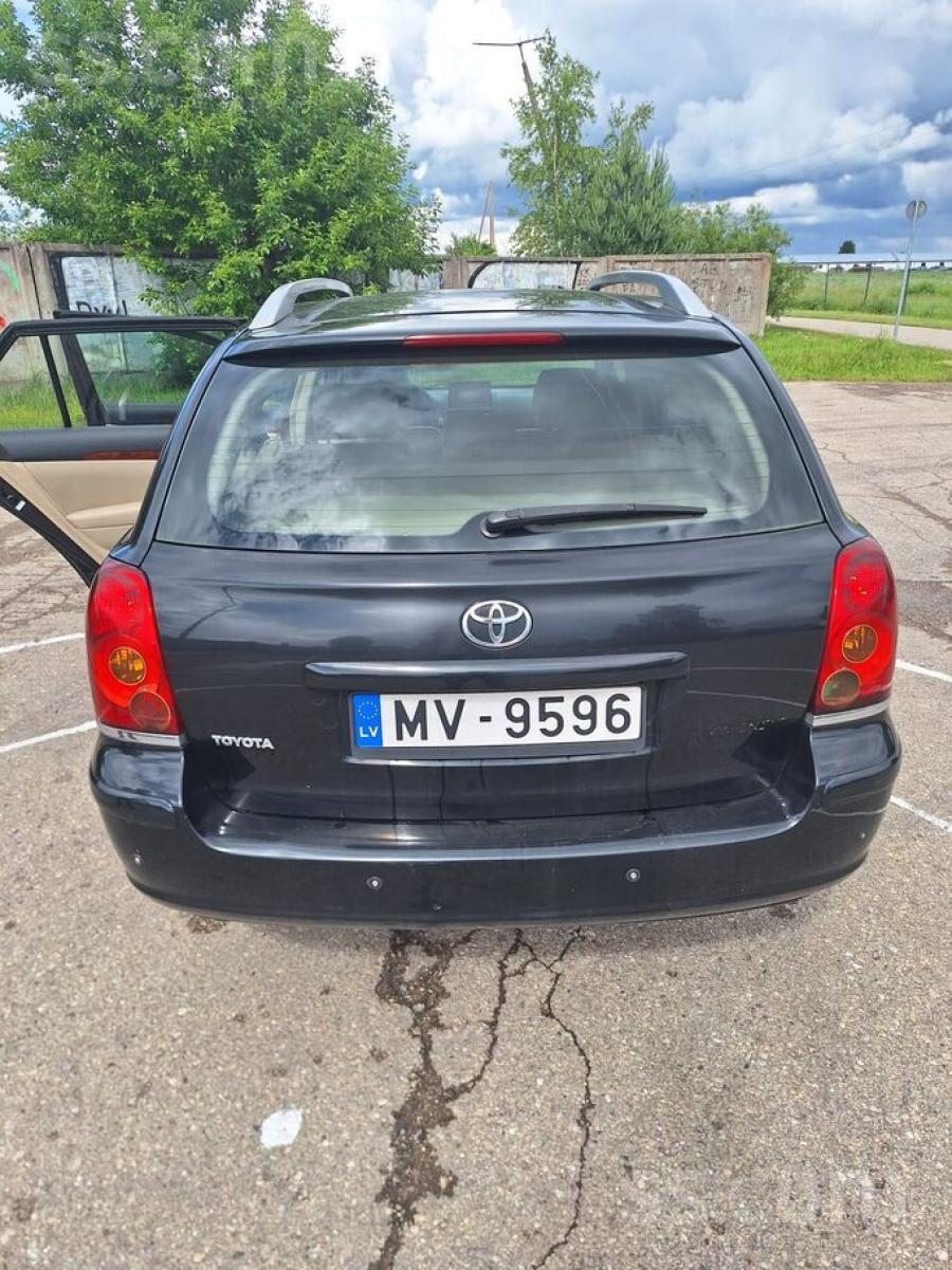 Melns Toyota Avensis 2004 Rīga, ar dzinēja tilpumu 2.00 L un nobraukumu 273 tūkst. km par 1700 €, foto 10 vietnē AUTOMOTO.COM.LV