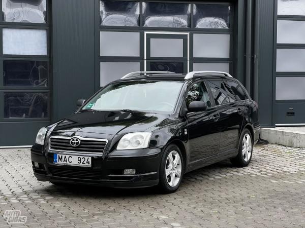 Черный Тойота Авенсис 2004 в Шяуляй, объемом двигателя 2.00 л и пробегом 366 тыс. км за 1250 €, фото 1 на AUTOMOTO.COM.LV