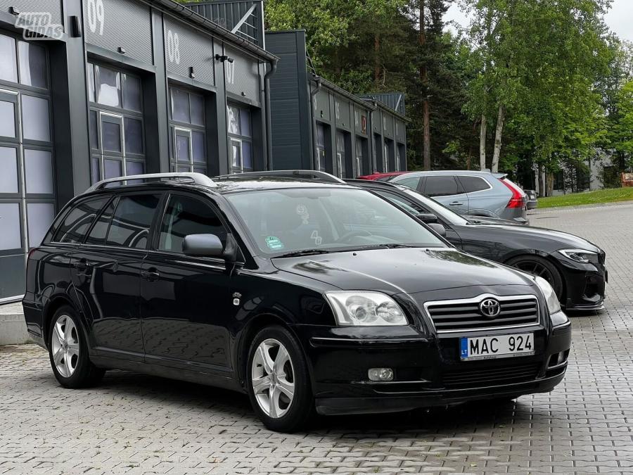 Black Toyota Avensis 2004 in Siauliai, with an engine capacity of 2.00 L and mileage of 366 thousand km for 1250 €, photo 3 on AUTOMOTO.COM.LV