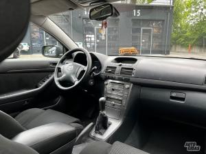 Black Toyota Avensis 2004 in Siauliai, with an engine capacity of 2.00 L and mileage of 366 thousand km for 1250 €, photo 8 on AUTOMOTO.COM.LV