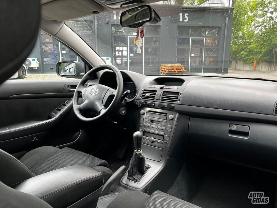 Black Toyota Avensis 2004 in Siauliai, with an engine capacity of 2.00 L and mileage of 366 thousand km for 1250 €, photo 8 on AUTOMOTO.COM.LV