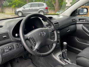 Black Toyota Avensis 2004 in Siauliai, with an engine capacity of 2.00 L and mileage of 366 thousand km for 1250 €, photo 11 on AUTOMOTO.COM.LV