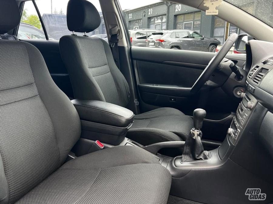 Black Toyota Avensis 2004 in Siauliai, with an engine capacity of 2.00 L and mileage of 366 thousand km for 1250 €, photo 15 on AUTOMOTO.COM.LV