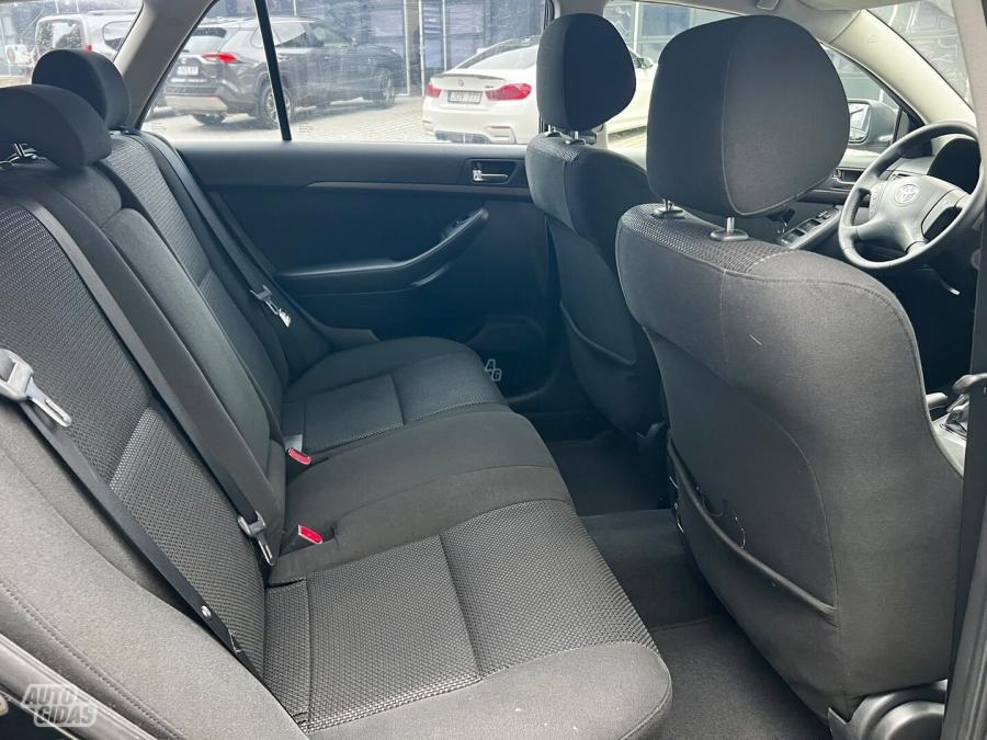 Black Toyota Avensis 2004 in Siauliai, with an engine capacity of 2.00 L and mileage of 366 thousand km for 1250 €, photo 16 on AUTOMOTO.COM.LV