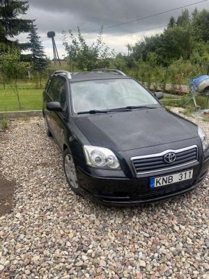 Melns Toyota Avensis 2004 Viļņa, ar dzinēja tilpumu 2.00 L un nobraukumu 301 tūkst. km par 1000 €, foto  vietnē AUTOMOTO.COM.LV