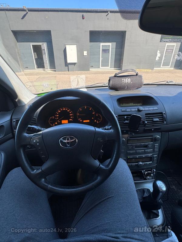 Black Toyota Avensis 2004 in Tallinn, with an engine capacity of 2.00 L and mileage of 286 thousand km for 1999 €, photo 10 on AUTOMOTO.COM.LV