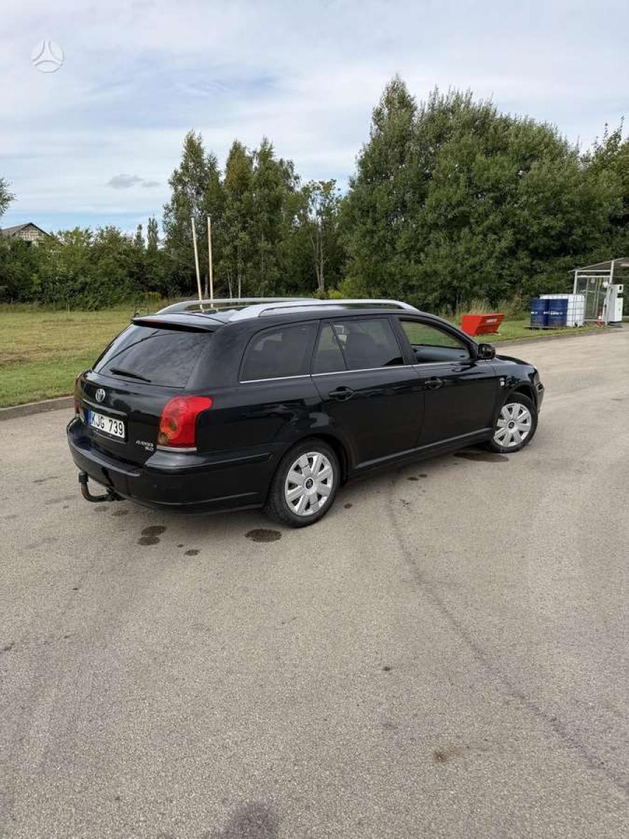 Black Toyota Avensis 2004 in Taurage, with an engine capacity of 2.00 L and mileage of 306 thousand km for 1555 €, photo 6 on AUTOMOTO.COM.LV