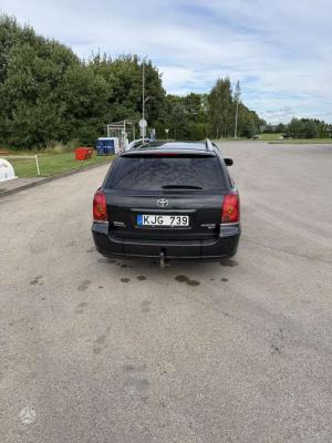Black Toyota Avensis 2004 in Taurage, with an engine capacity of 2.00 L and mileage of 306 thousand km for 1555 €, photo 7 on AUTOMOTO.COM.LV