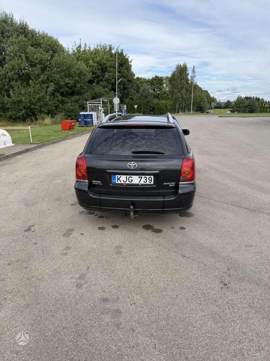 Black Toyota Avensis 2004 in Taurage, with an engine capacity of 2.00 L and mileage of 306 thousand km for 1555 €, photo 7 on AUTOMOTO.COM.LV