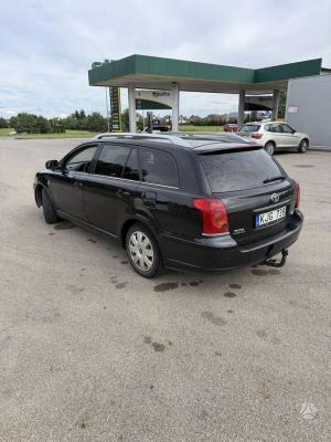 Black Toyota Avensis 2004 in Taurage, with an engine capacity of 2.00 L and mileage of 306 thousand km for 1555 €, photo 8 on AUTOMOTO.COM.LV