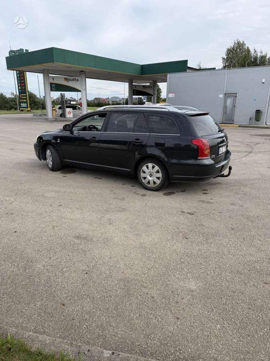 Black Toyota Avensis 2004 in Taurage, with an engine capacity of 2.00 L and mileage of 306 thousand km for 1555 €, photo 9 on AUTOMOTO.COM.LV