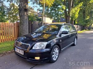Melns Toyota Avensis 2004 Rīga, ar dzinēja tilpumu 2.00 L un nobraukumu 363 tūkst. km par 1450 €, foto  vietnē AUTOMOTO.COM.LV