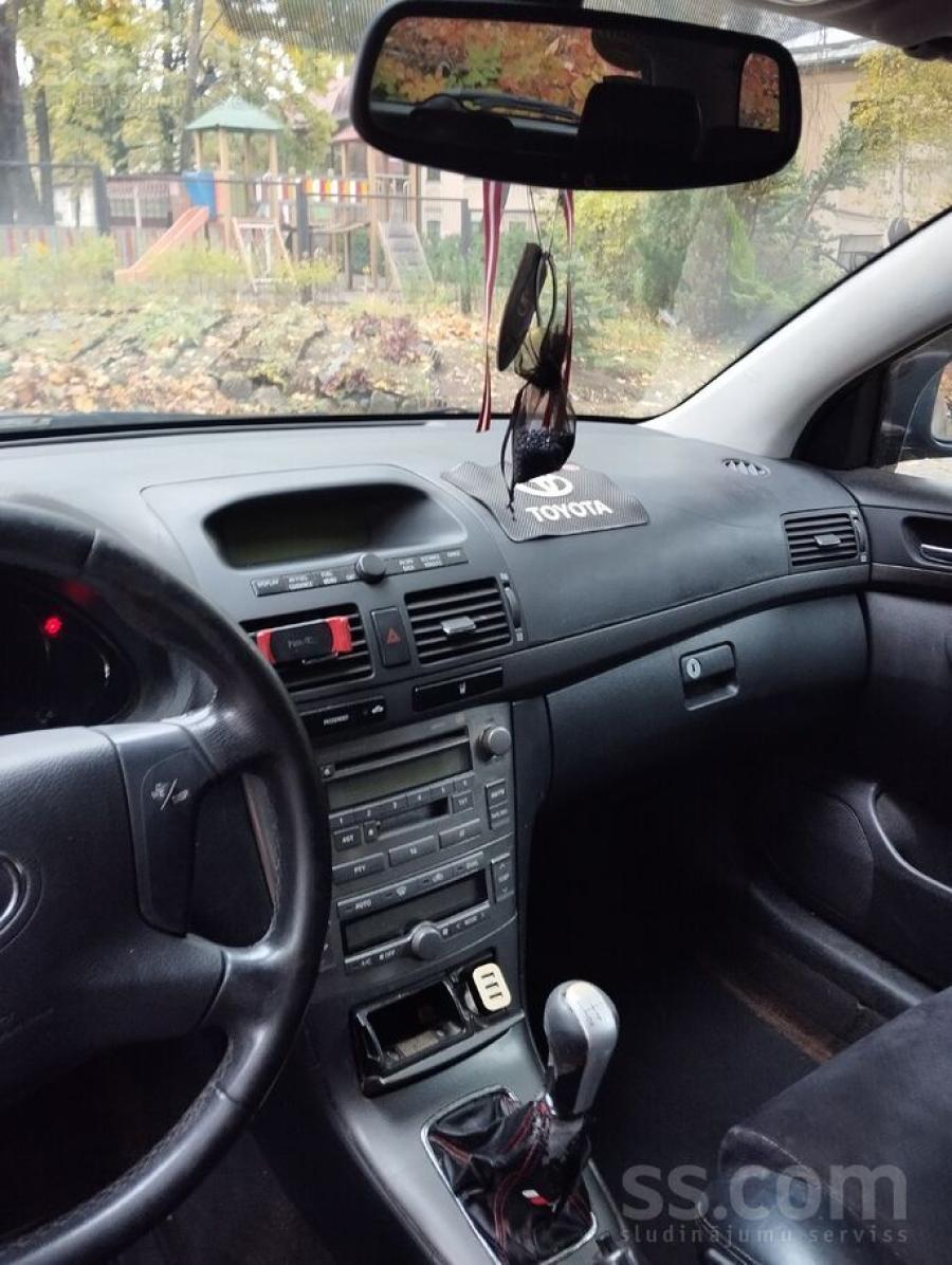 Melns Toyota Avensis 2004 Rīga, ar dzinēja tilpumu 2.00 L un nobraukumu 330 tūkst. km par 800 €, foto 9 vietnē AUTOMOTO.COM.LV