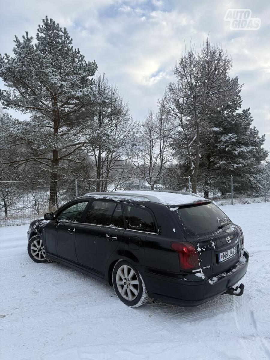 Black Toyota Avensis 2005 in Vilnius, with an engine capacity of 1.80 L and mileage of 350 thousand km for 1550 €, photo 2 on AUTOMOTO.COM.LV