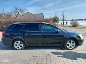 Melns Toyota Avensis 2005 Telšiai, ar dzinēja tilpumu 2.20 L un nobraukumu 271 tūkst. km par 1500 €, foto  vietnē AUTOMOTO.COM.LV